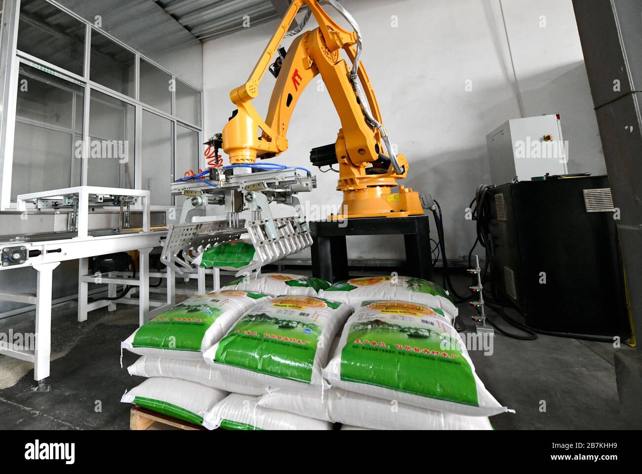 Bags of rice hi-res stock photography and images - Alamy