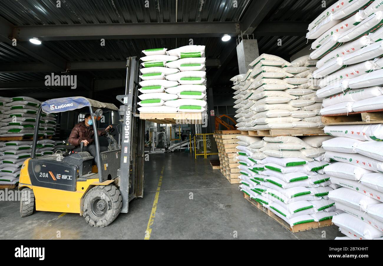 Loading bags hi-res stock photography and images - Alamy
