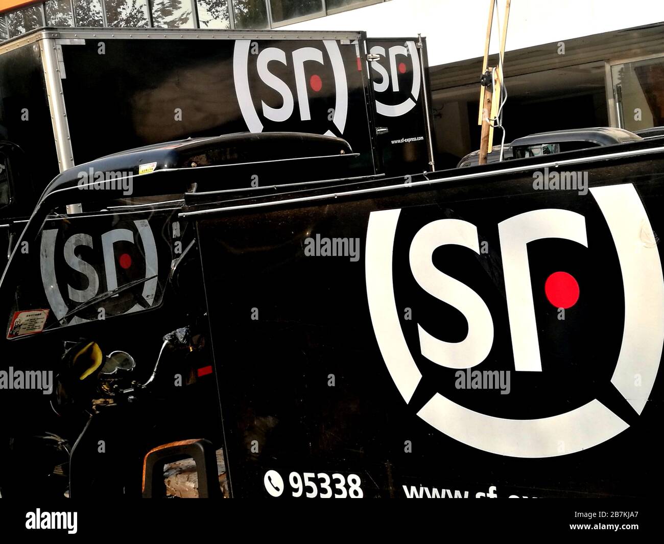 Delivery logos hi-res stock photography and images - Alamy