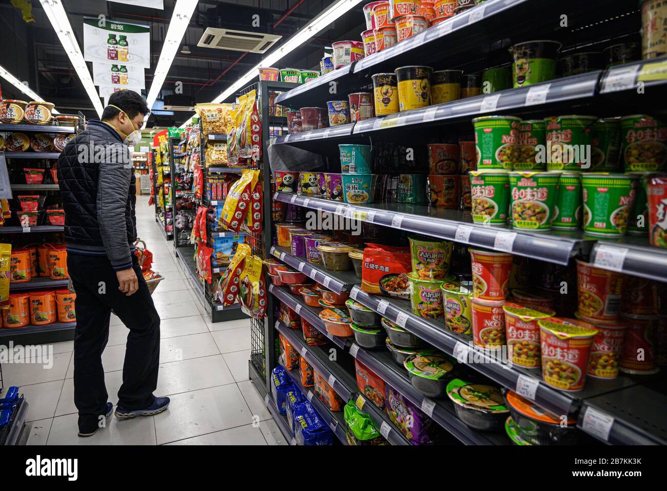 Instant noodles supermarket hi-res stock photography and images - Alamy