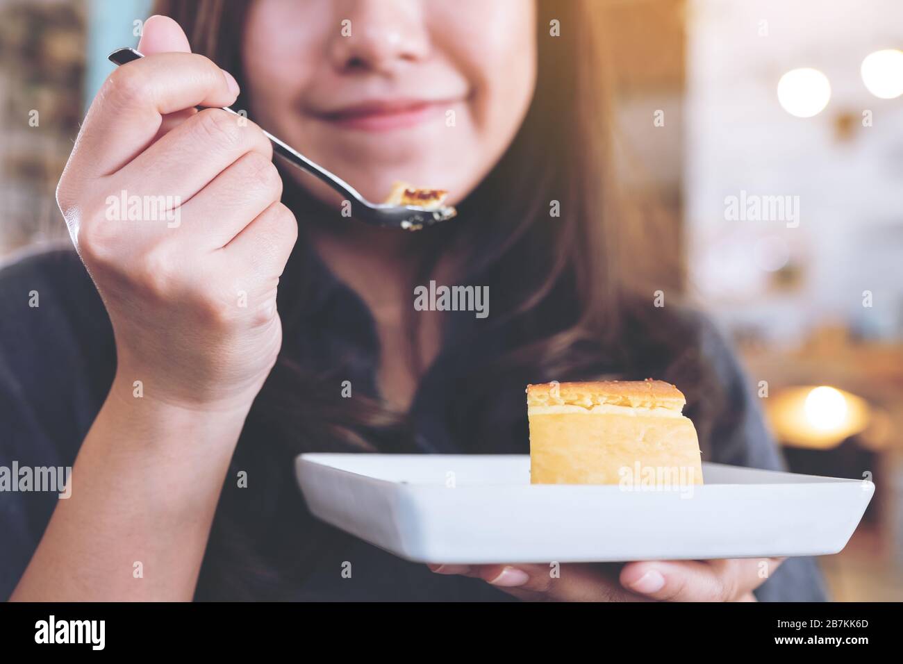 Woman cheesecake hi-res stock photography and images - Alamy
