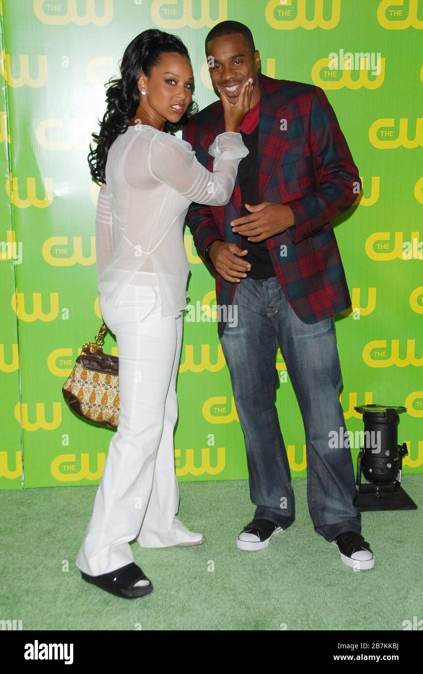 LisaRaye McCoy squeezes Duane Martin's Face at The CW Network Launch ...