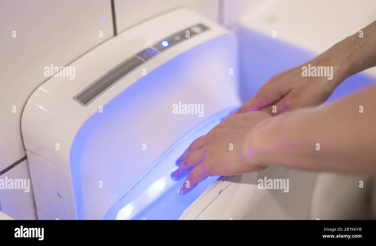 Hand dryers hi-res stock photography and images - Alamy