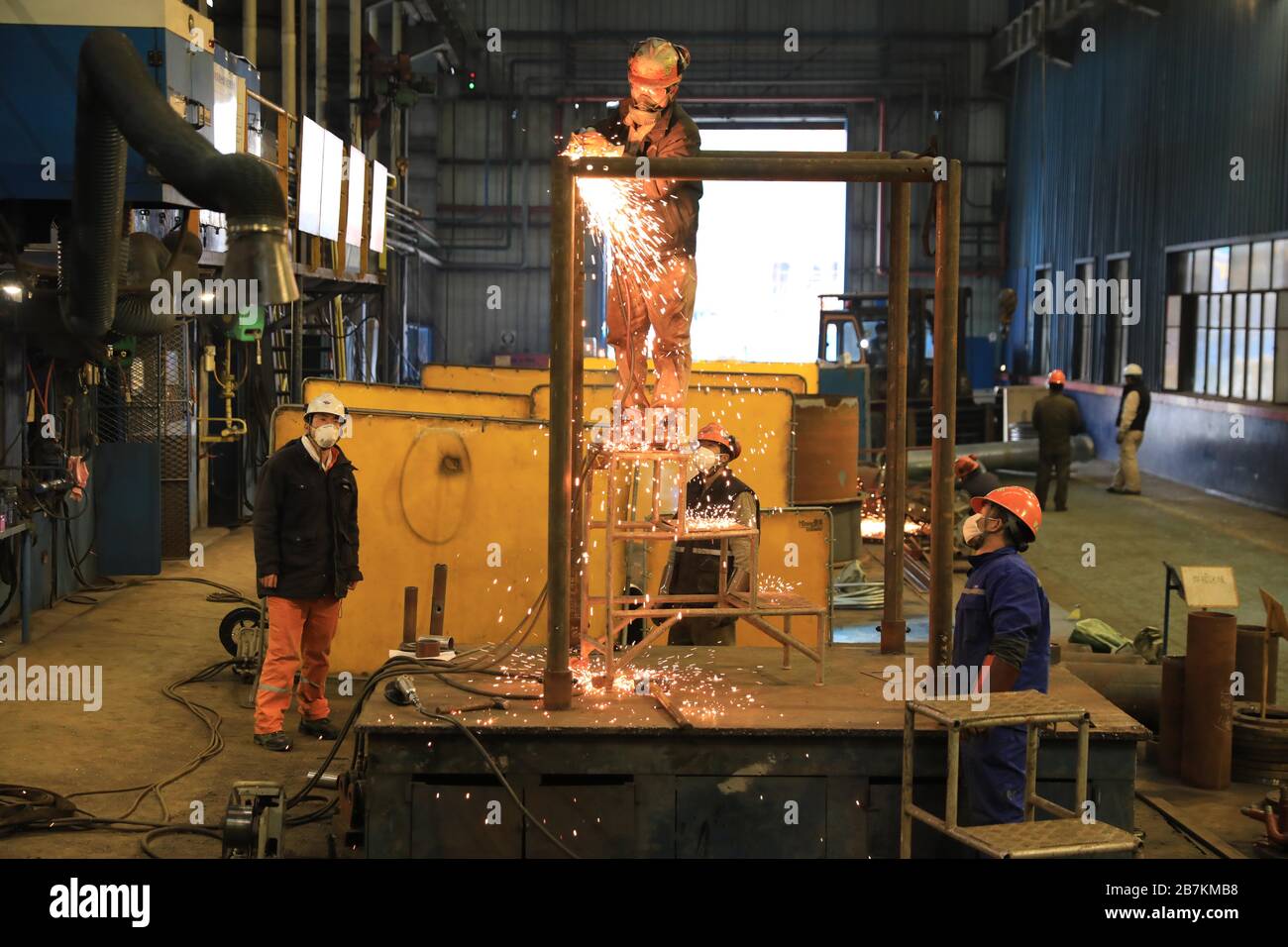 Laborers work hi-res stock photography and images - Alamy