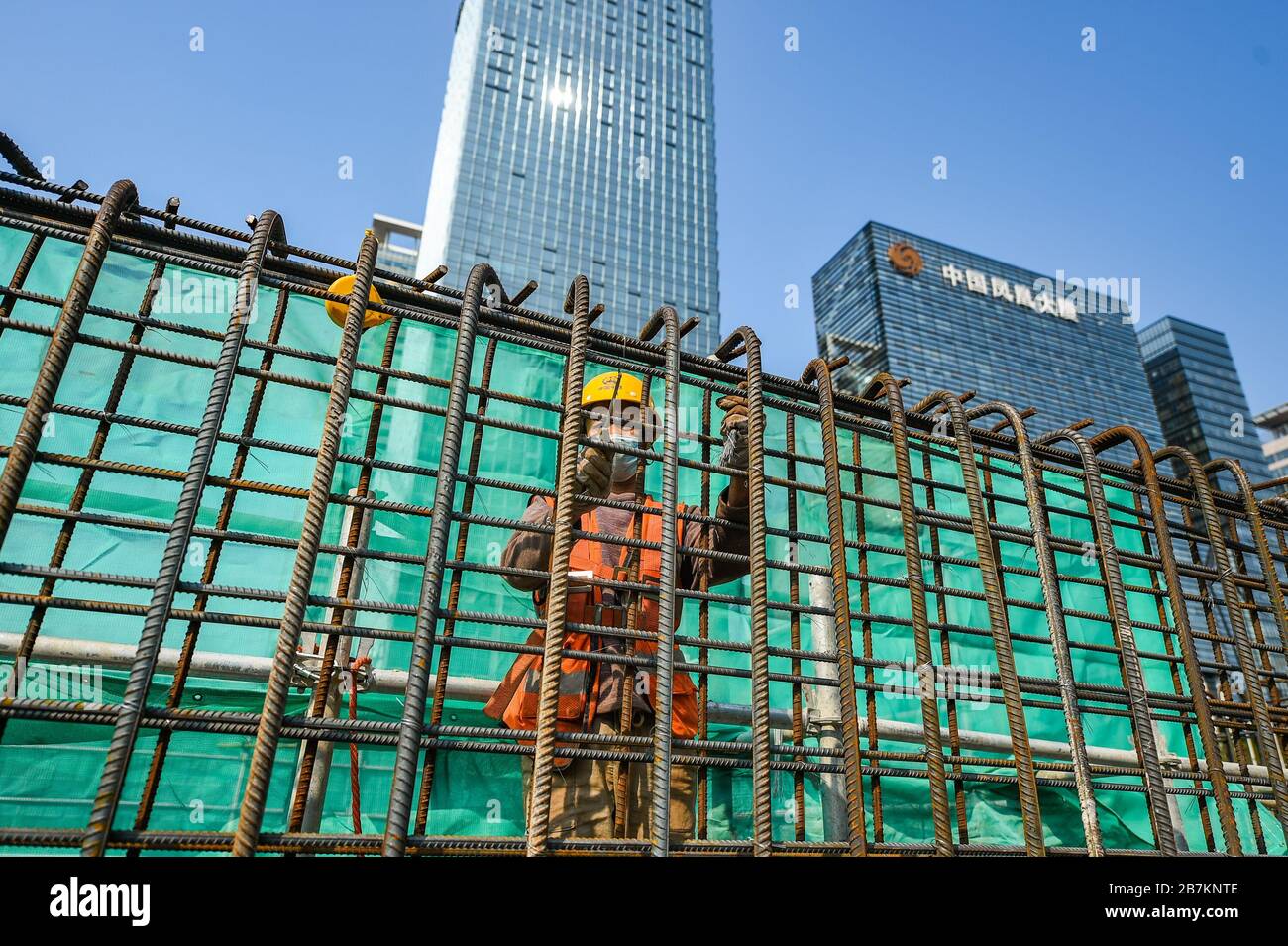 Worker levels hi-res stock photography and images - Alamy
