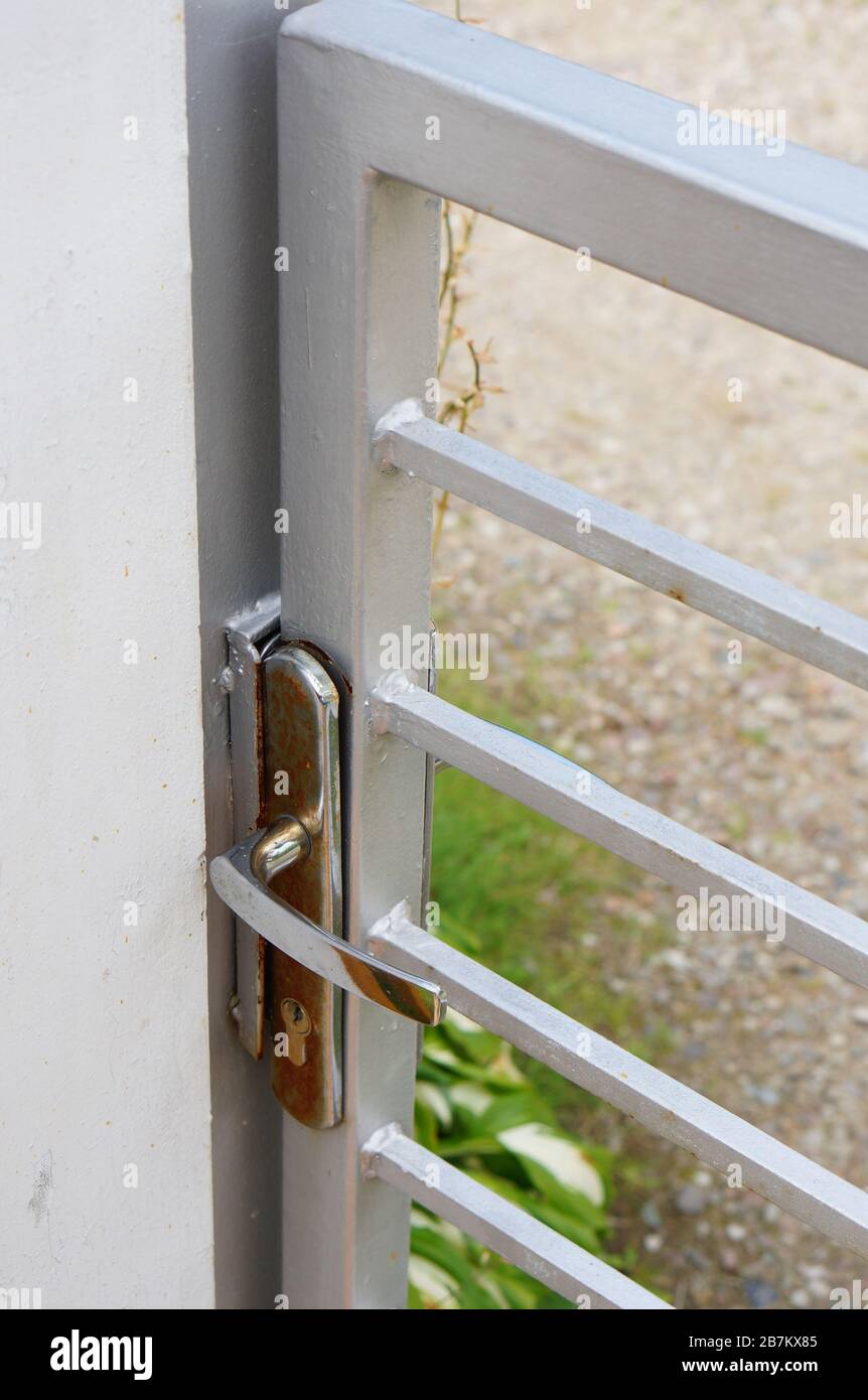 White iron gate hi-res stock photography and images - Alamy