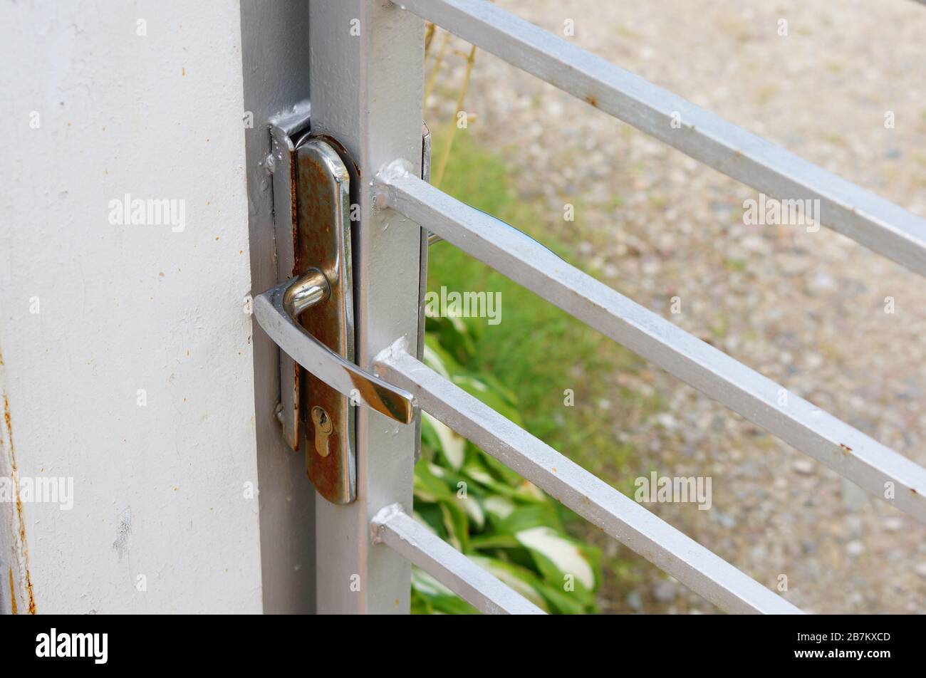 White iron gate hi-res stock photography and images - Alamy