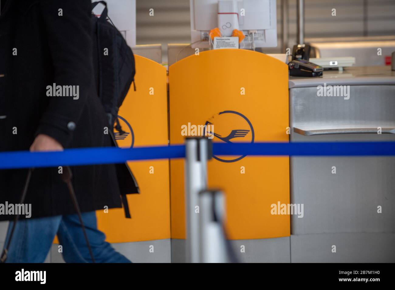 Lufthansa counter, feature, general, border motif, Frankfurt Airport ...