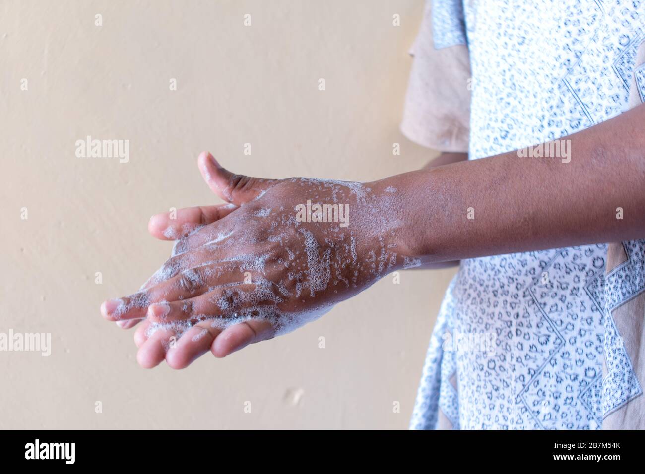African washing hands hi-res stock photography and images - Alamy