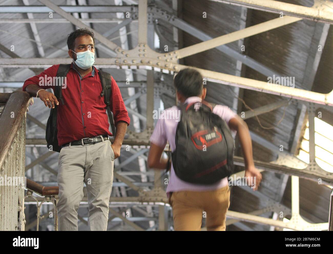 Colombo, Sri Lanka. 17th Mar, 2020. A Passenger wearing protective ...