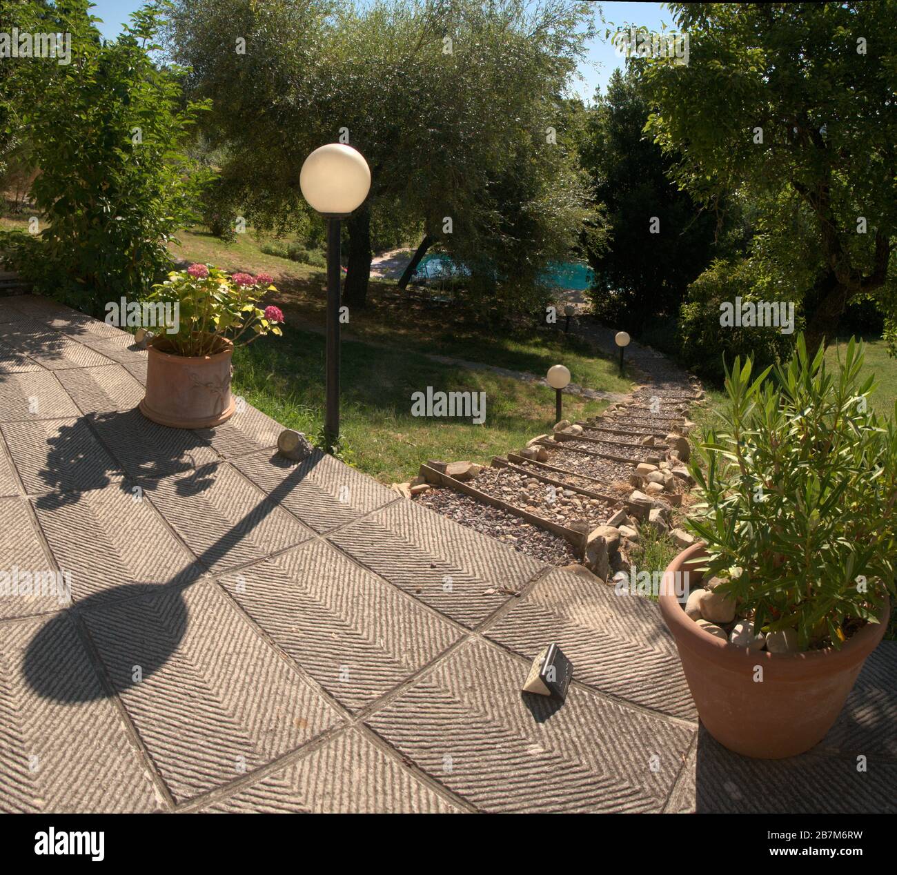 Stone terrace and steps to pool in Tuscan garden Stock Photo - Alamy