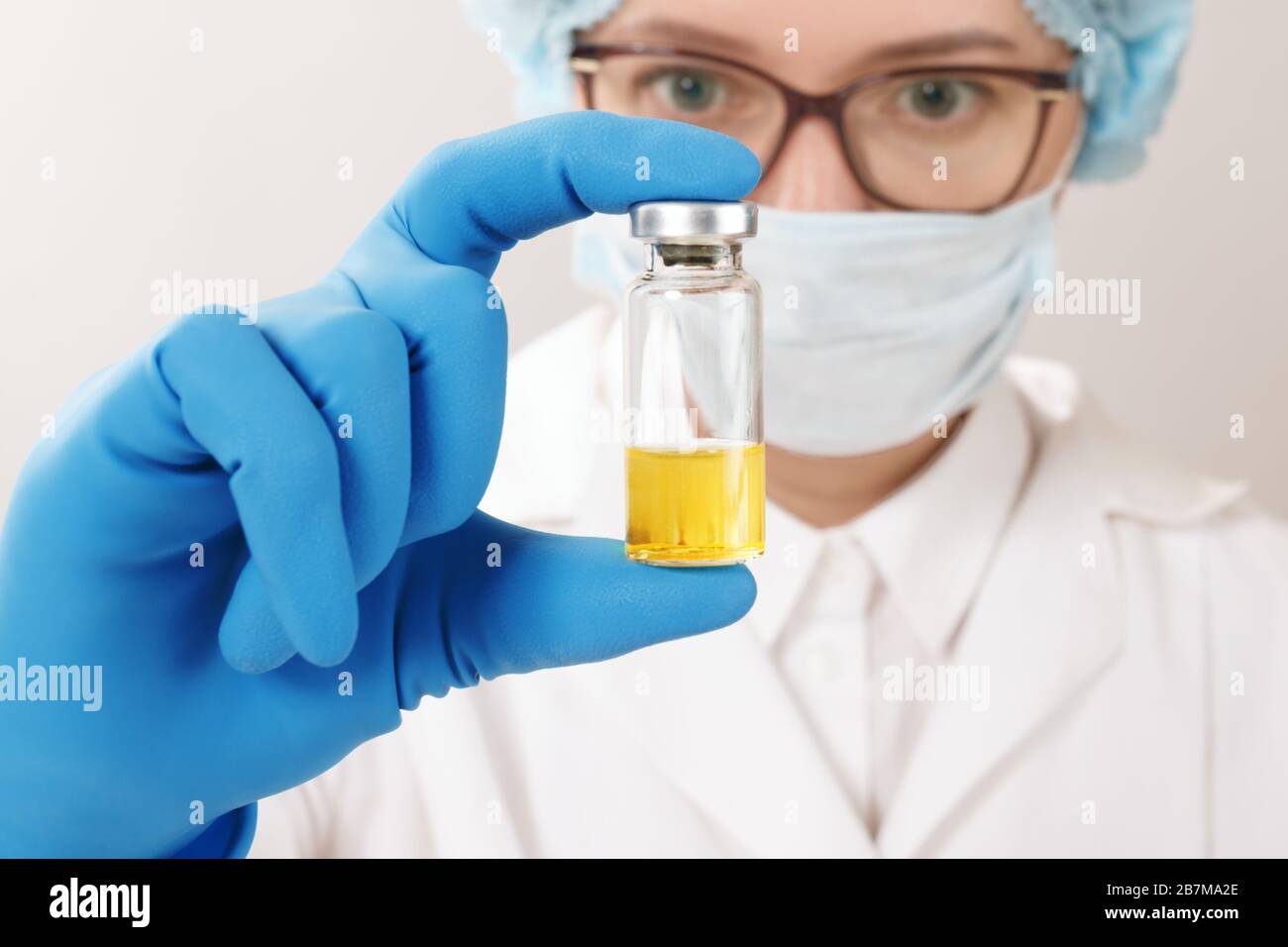 Preparation for injection hi-res stock photography and images - Alamy