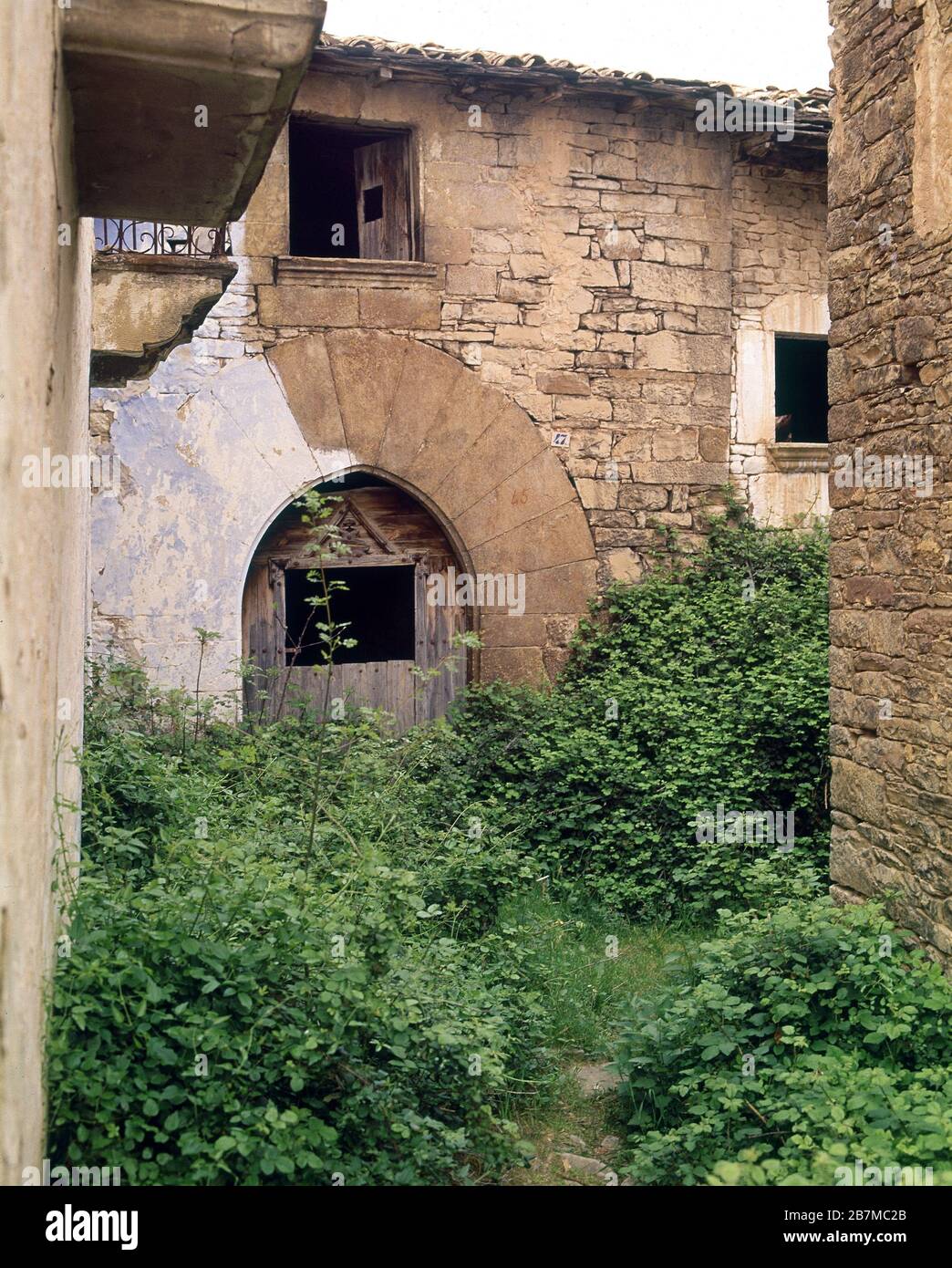 CALLE DE RUESTA PUEBLO ABANDONADO EN EL AÑO 1959 POR LA CONSTRUCCION ...