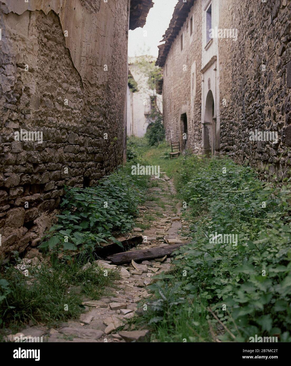 CALLE DE RUESTA PUEBLO ABANDONADO EN EL AÑO 1959 POR LA CONSTRUCCION ...