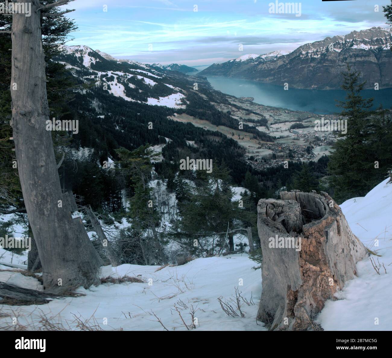 View of Lake Walen in the Swiss Alps at dawn Stock Photo - Alamy
