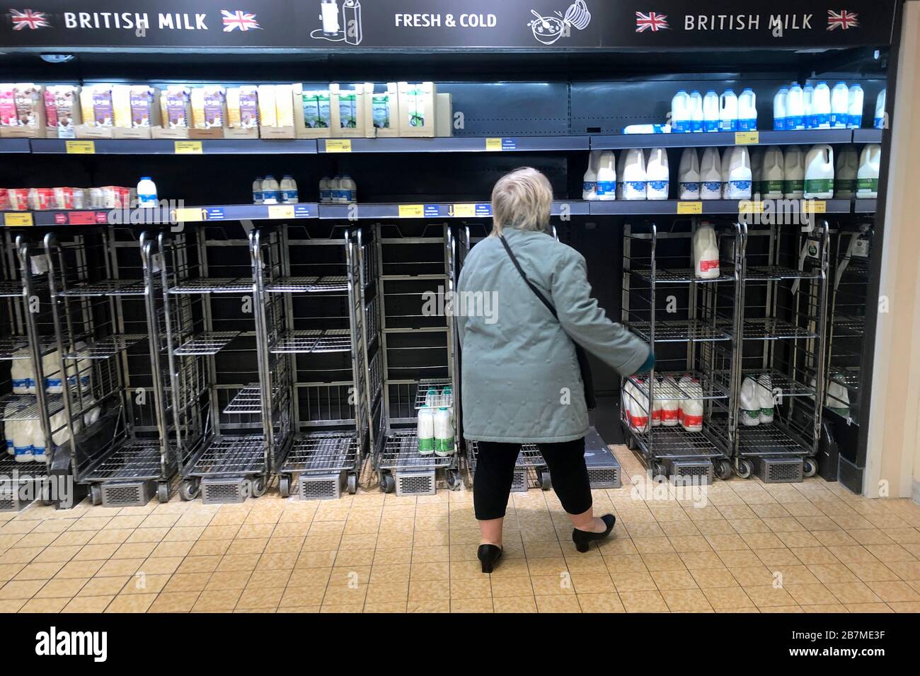 Supermarket milk uk aldi hi-res stock photography and images - Alamy