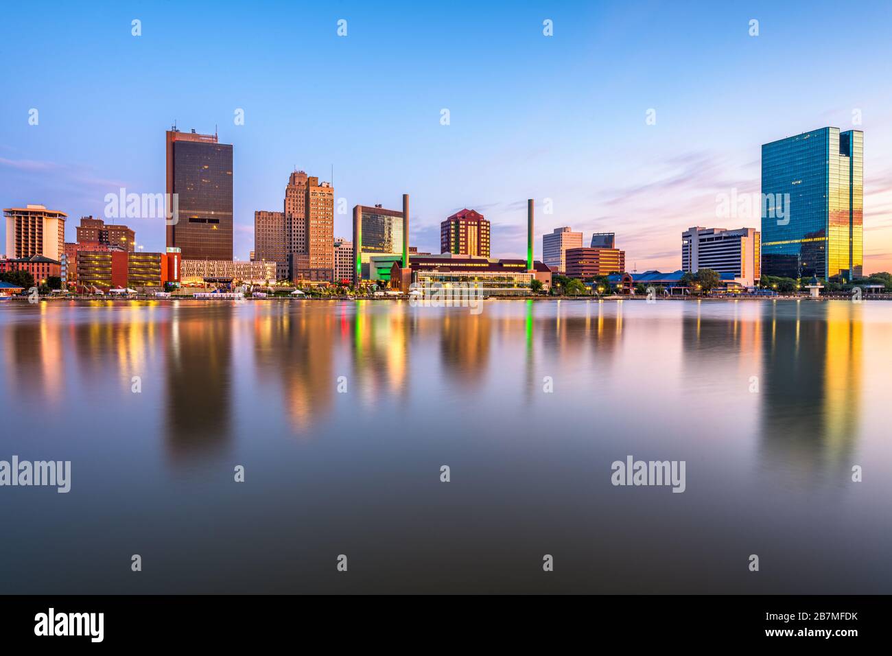 Toledo, Ohio, USA downtown skyline on the Maumee River at dusk Stock ...