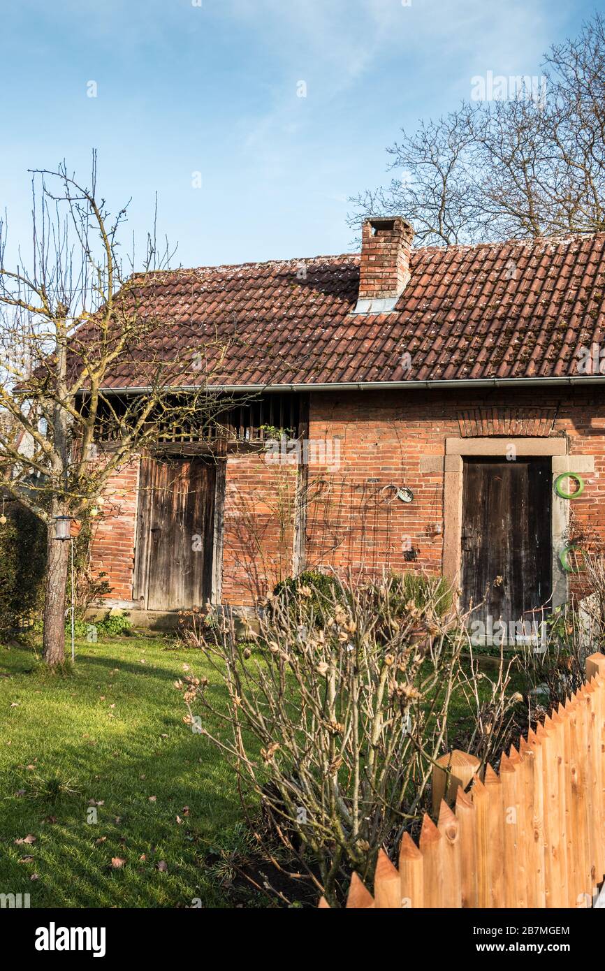 Small fence brick house hi-res stock photography and images - Alamy