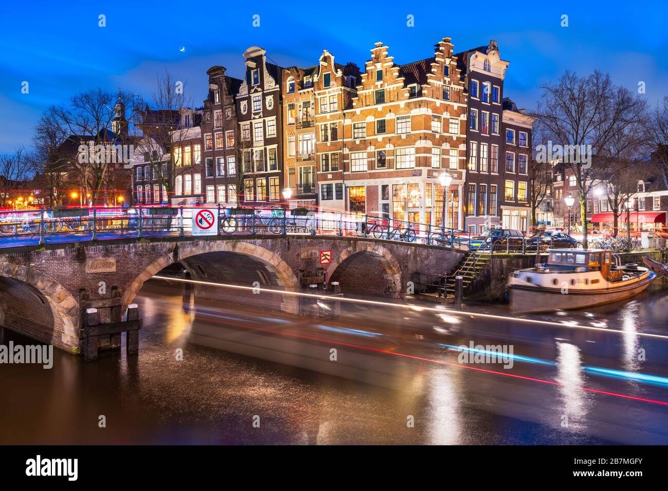 Amsterdam canal holland bridge netherlands dutch hi-res stock ...