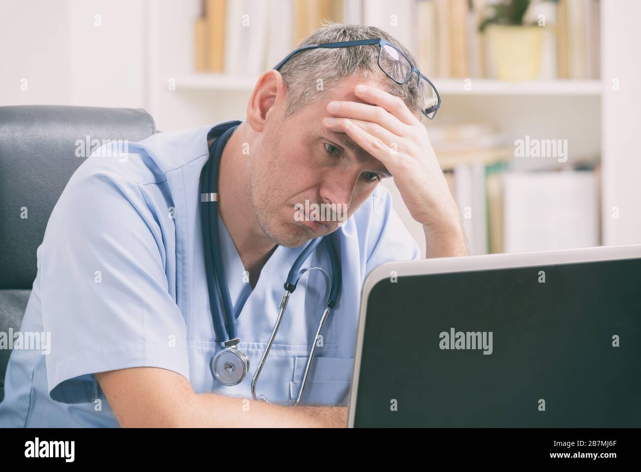 Computer doctor upset hi-res stock photography and images - Alamy