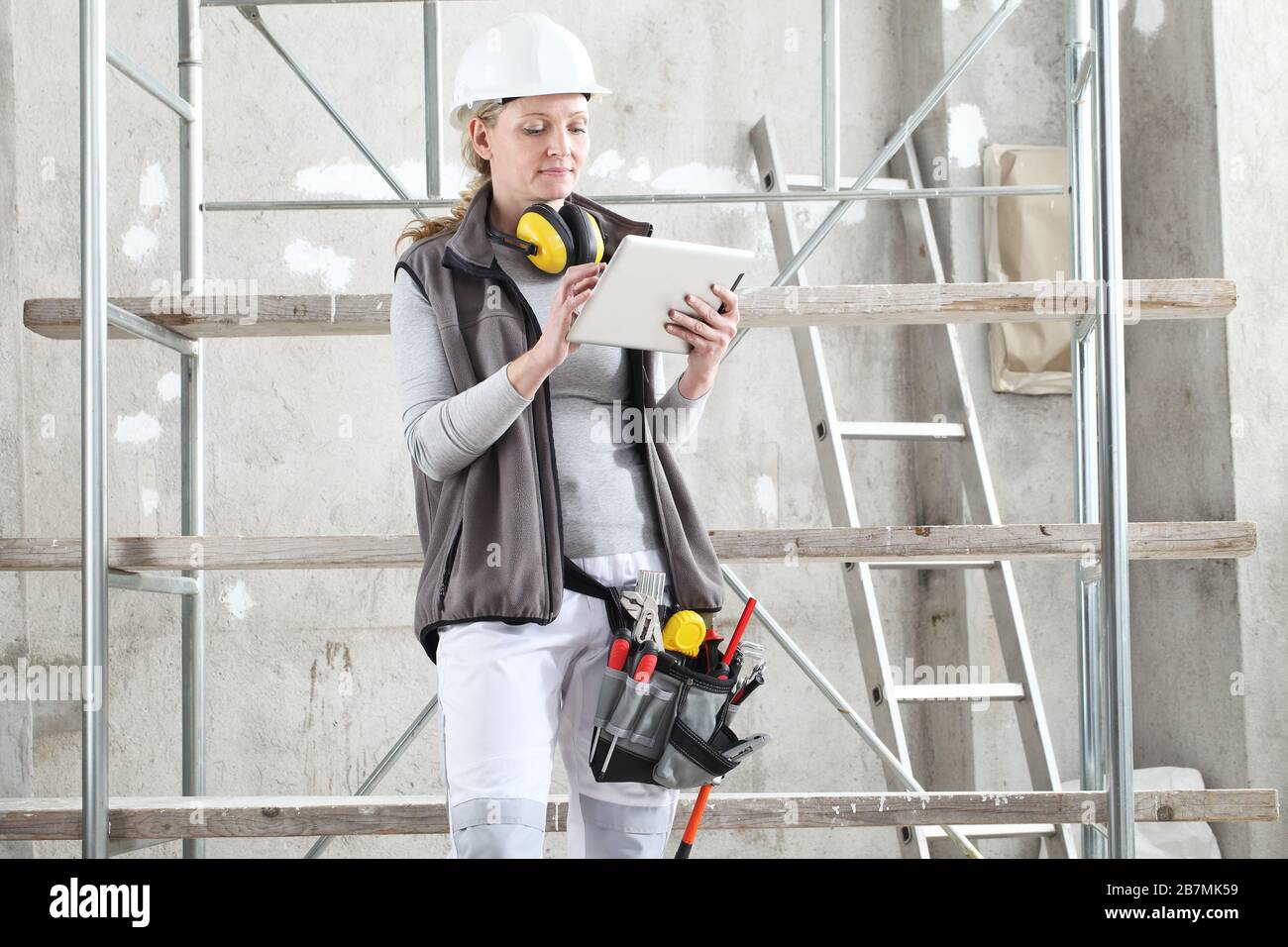 Digital scaffolding hi-res stock photography and images - Alamy