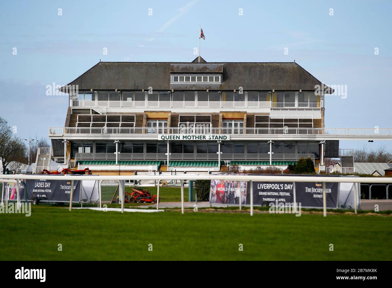 The queen mother stand at aintree racecourse hi-res stock photography ...