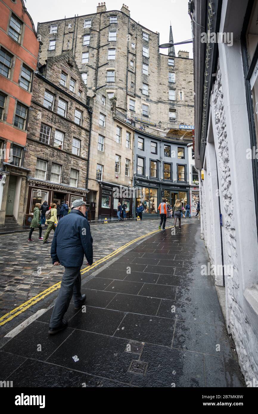 Edinburgh curved street hi-res stock photography and images - Alamy