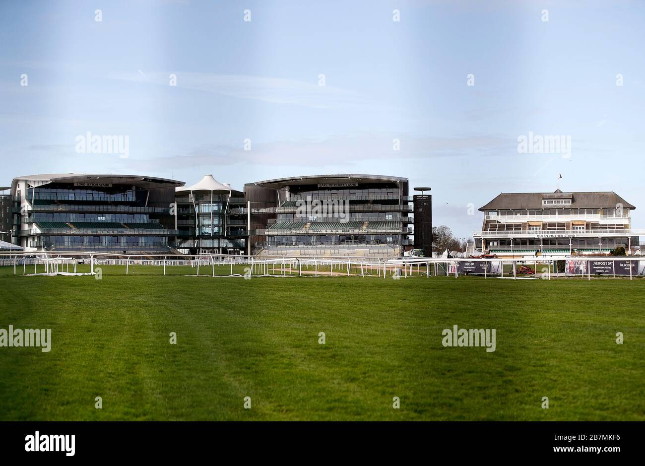 Grandstand at aintree racecourse hi-res stock photography and images ...