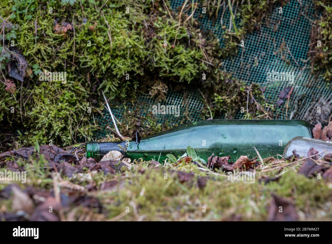 Waste glass hi-res stock photography and images - Alamy