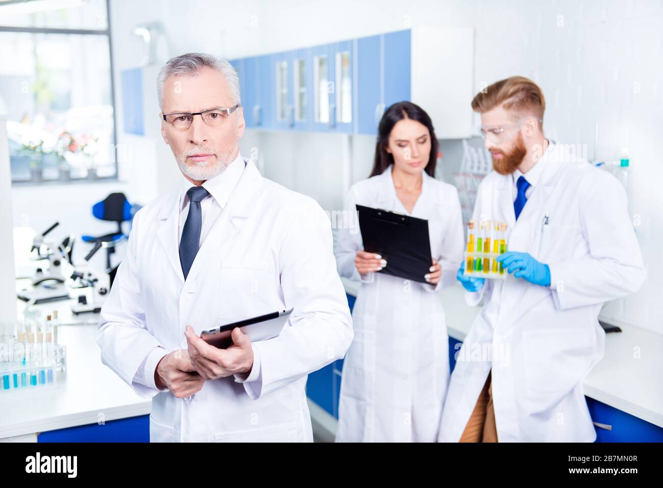 Professor in lab with students hi-res stock photography and images - Alamy