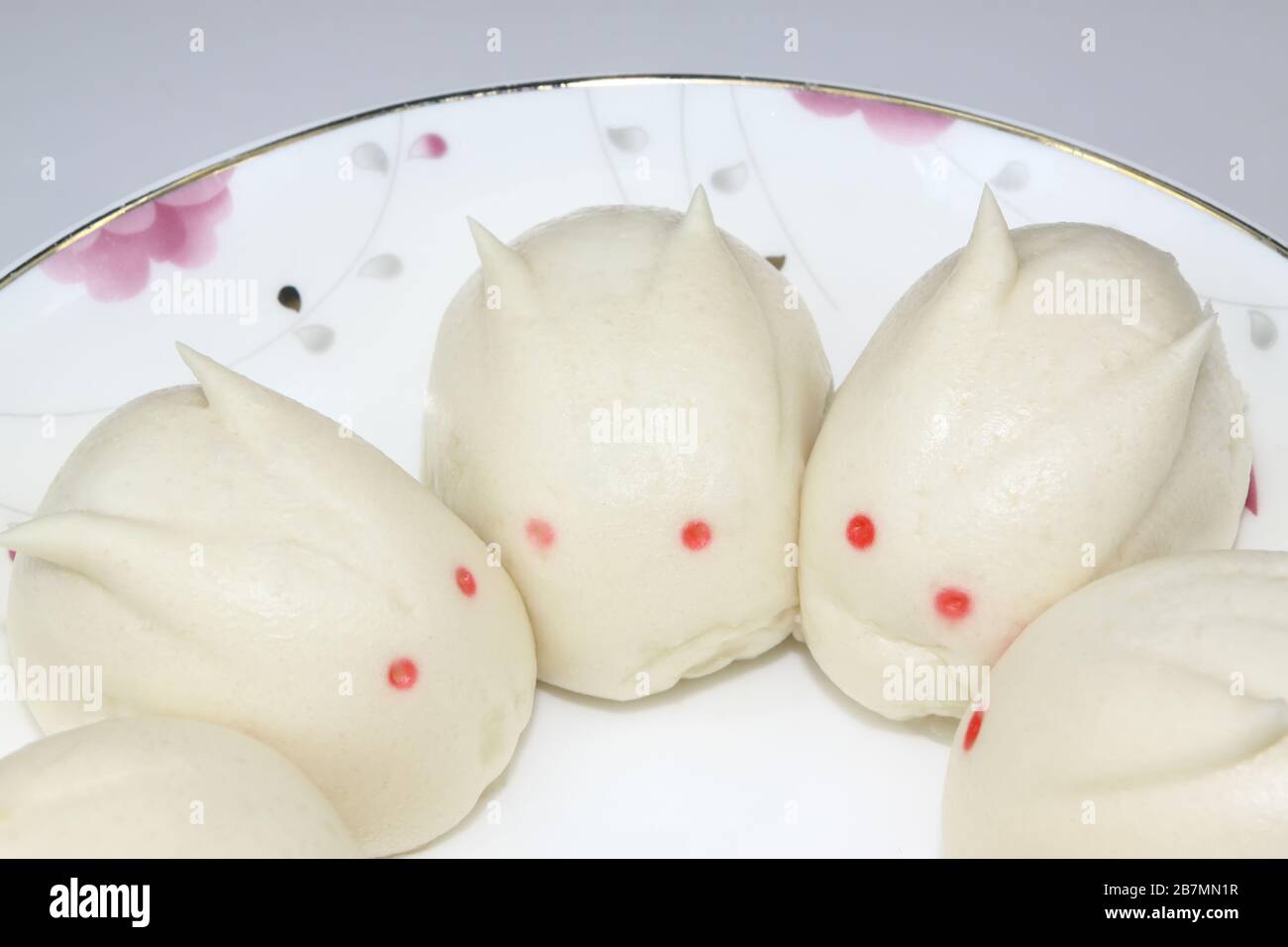 steamed bread in stainless steamer Stock Photo - Alamy