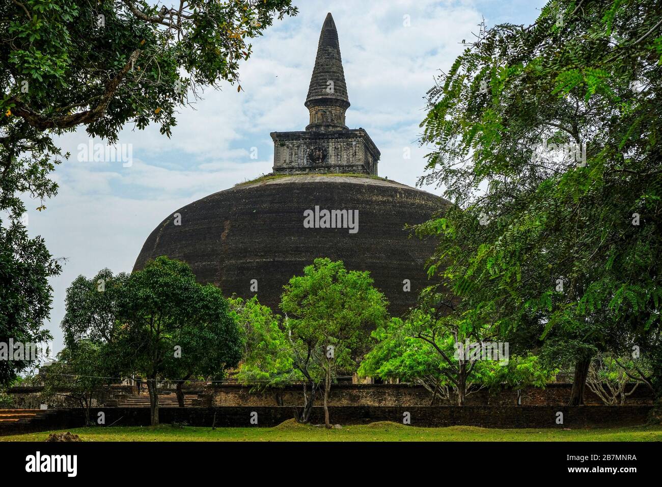 Rankot Vihara Buddhist temple in Polonnaruwa, Sri Lanka Stock Photo - Alamy