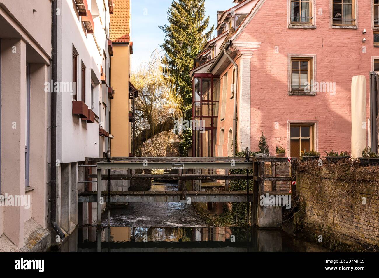 Flowing river between houses hi-res stock photography and images - Alamy
