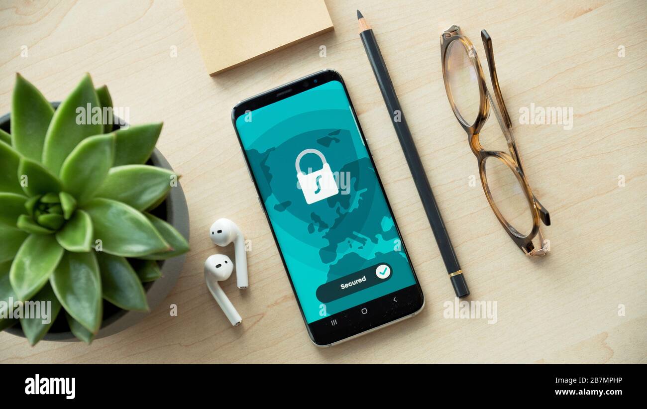 Android phone lock screen hi-res stock photography and images - Alamy