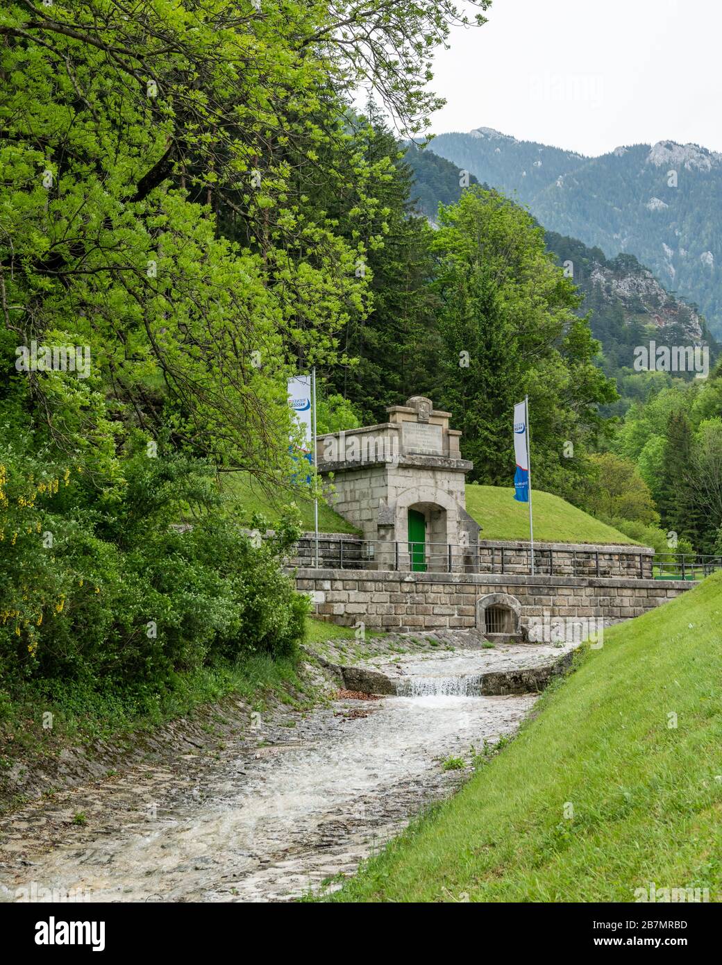 River pipeline walk hi-res stock photography and images - Alamy