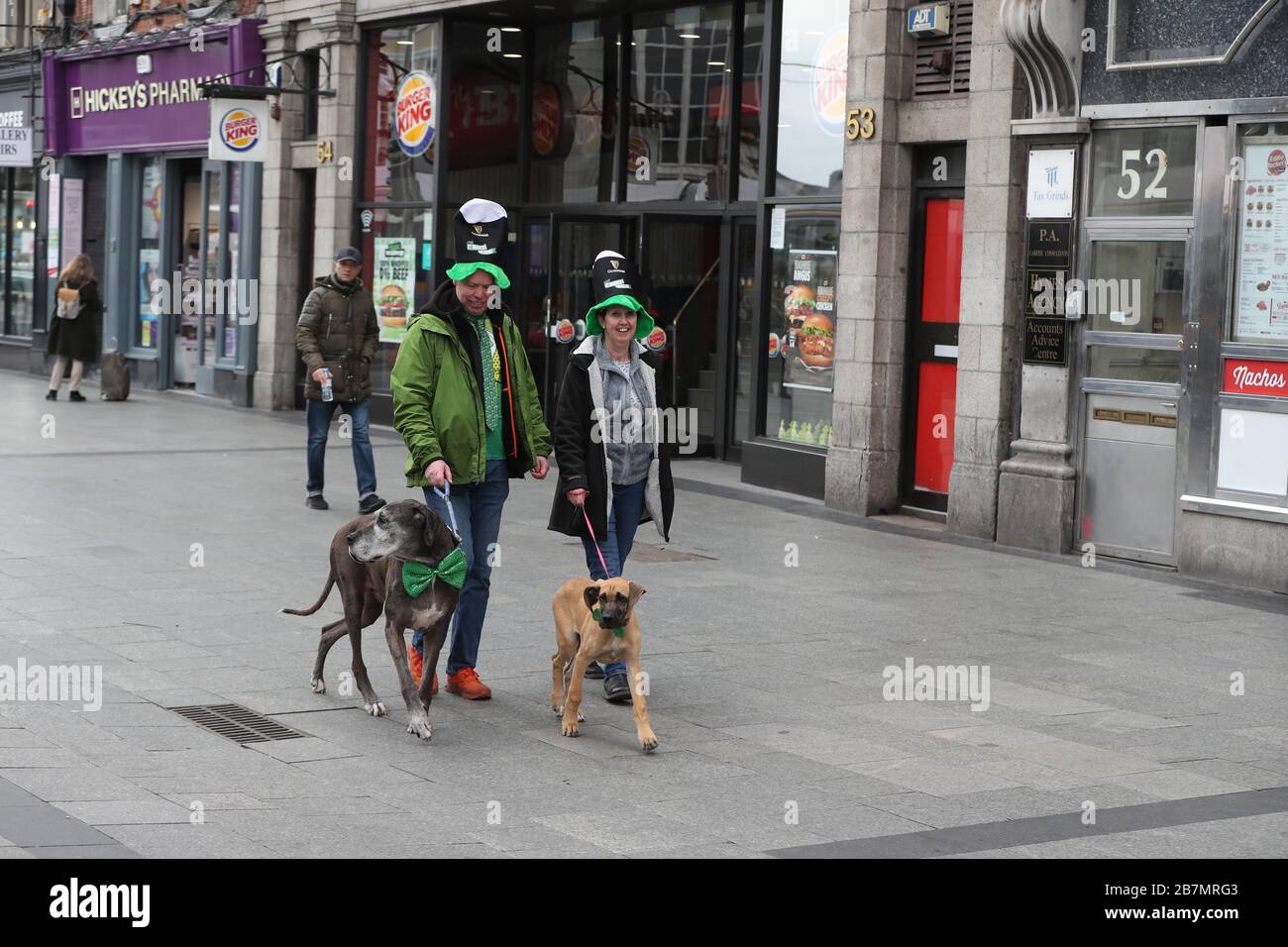 Tourists near oconnell street in dublin hi-res stock photography and ...