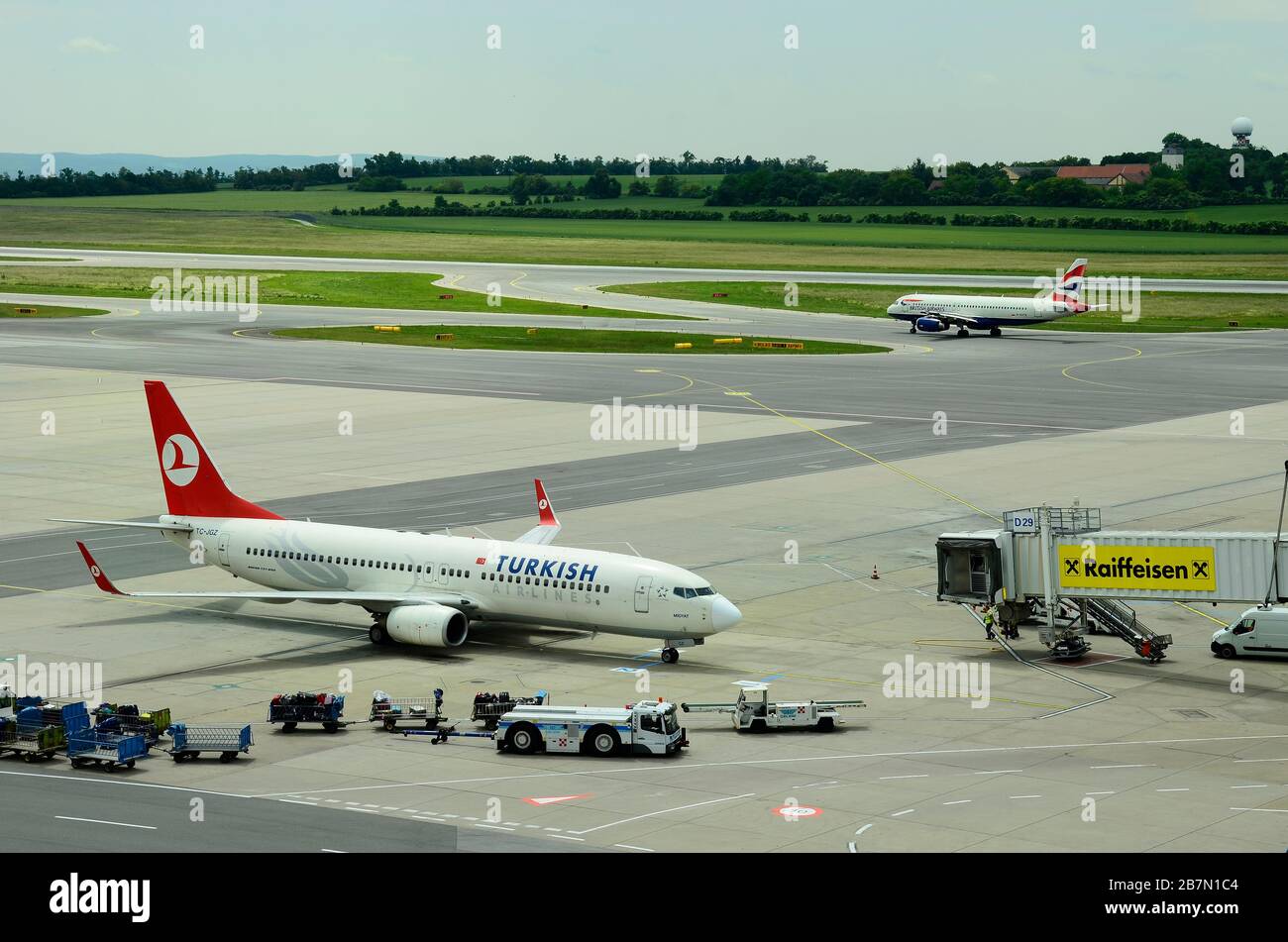 Airport vienna schwechat hi-res stock photography and images - Alamy