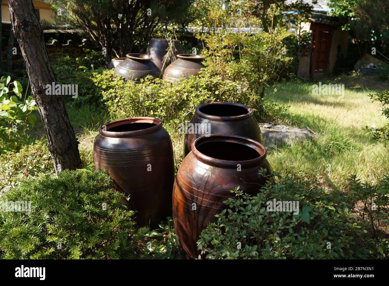 Korean clay pots hi-res stock photography and images - Alamy