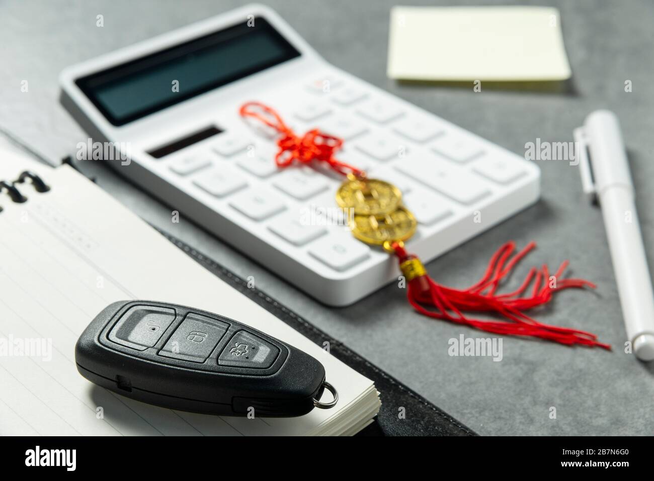 A calculator on the table.The Chinese meaning is: financial resources ...