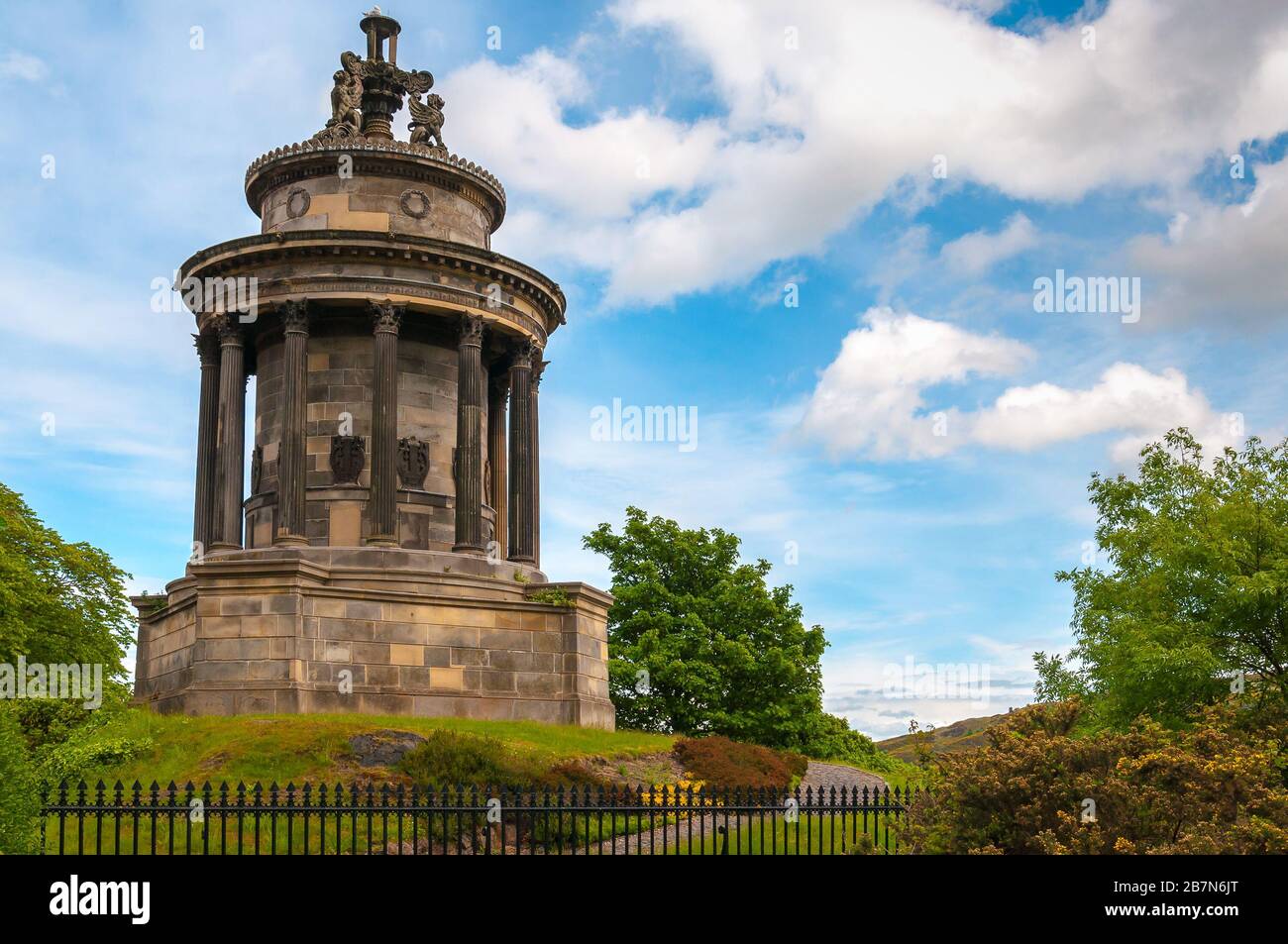 Burns monument at the foot of Calton Hill, Edinburgh Stock Photo - Alamy