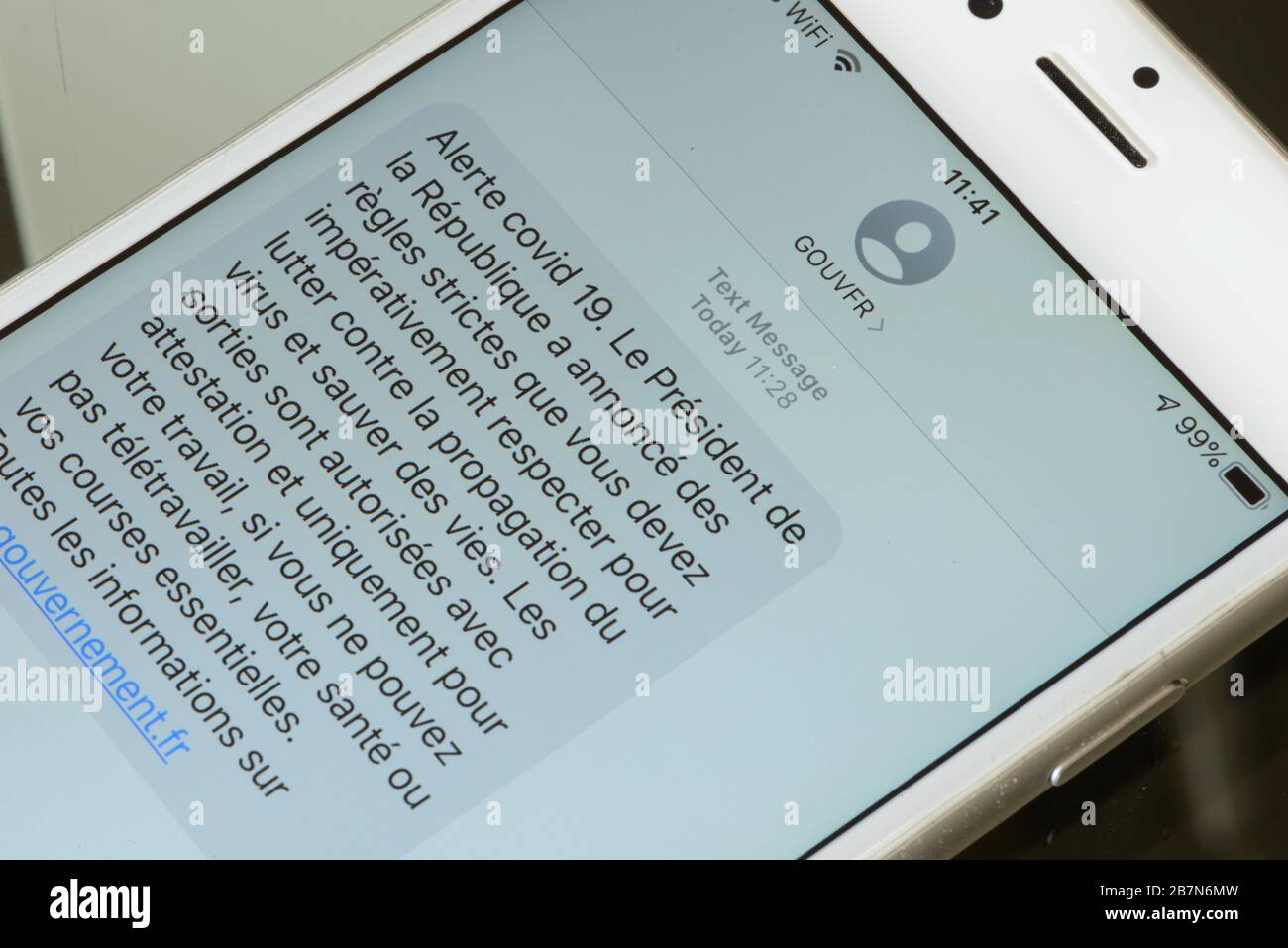 Covid 19 alert hi-res stock photography and images - Alamy