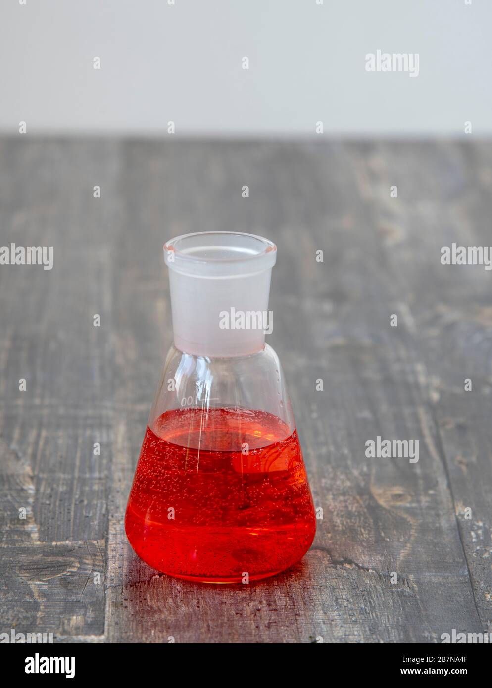 Conical vial chemical glassware hi-res stock photography and images - Alamy