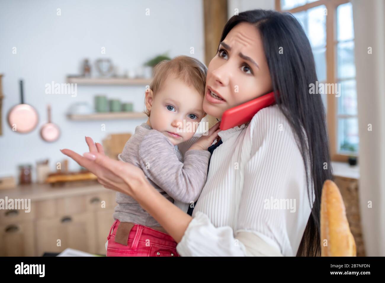 Distressed woman phone hi-res stock photography and images - Alamy