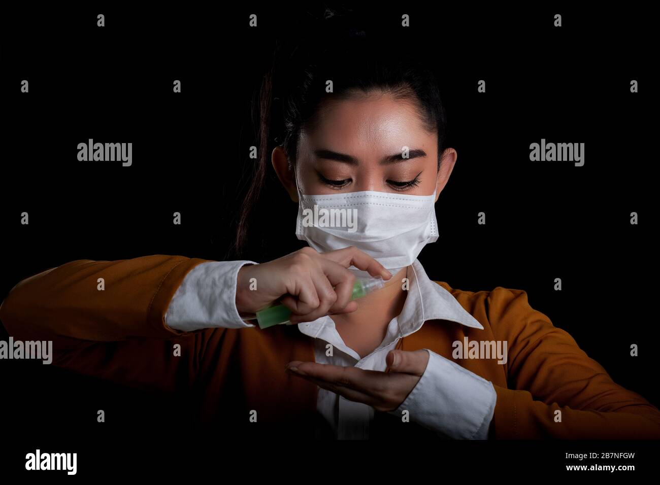 Businesswoman of young Asia woman putting on a respirator N95 mask with ...