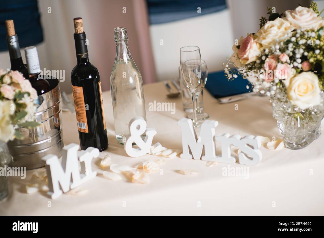 Reservation register reception hi-res stock photography and images - Alamy