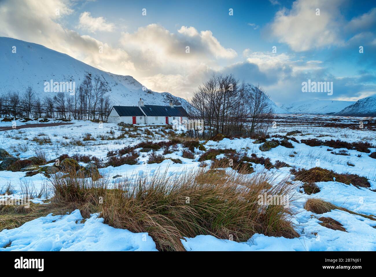 Scottish cottage country snow hi-res stock photography and images - Alamy