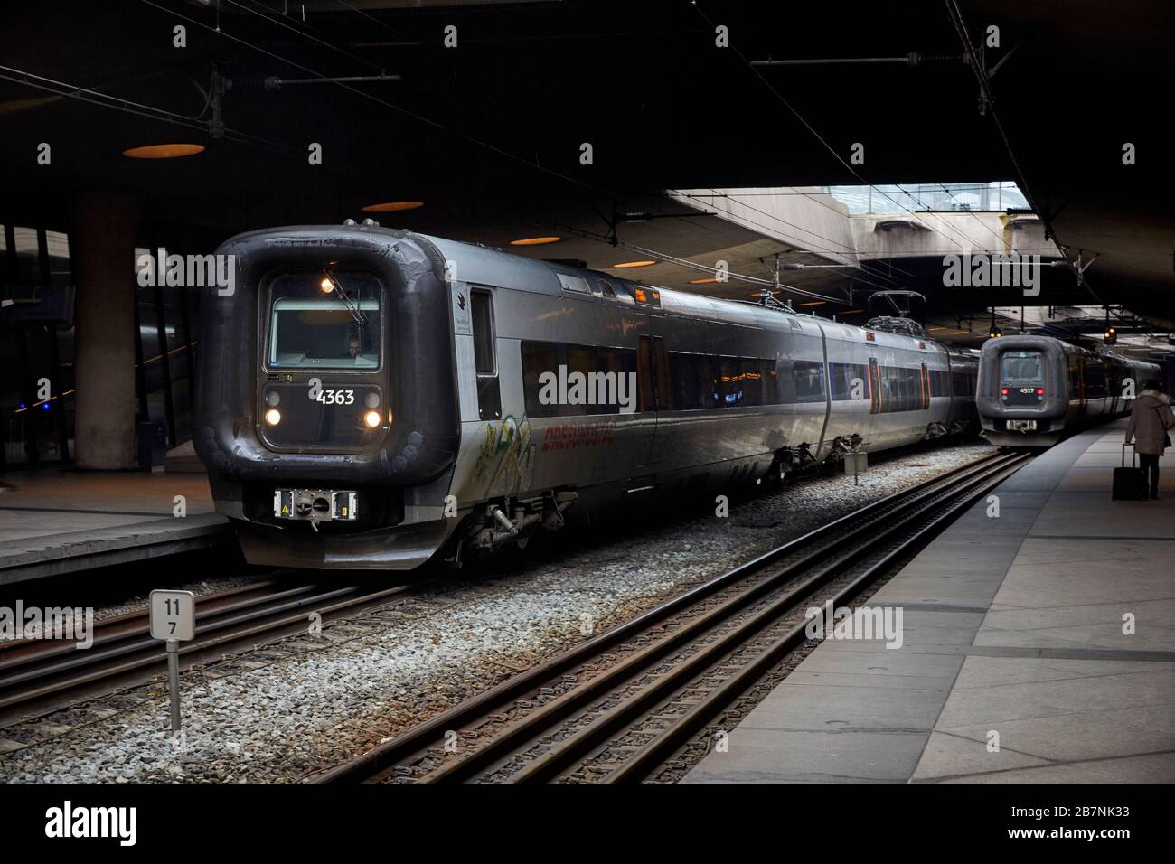 Electric multiple unit hi-res stock photography and images - Alamy