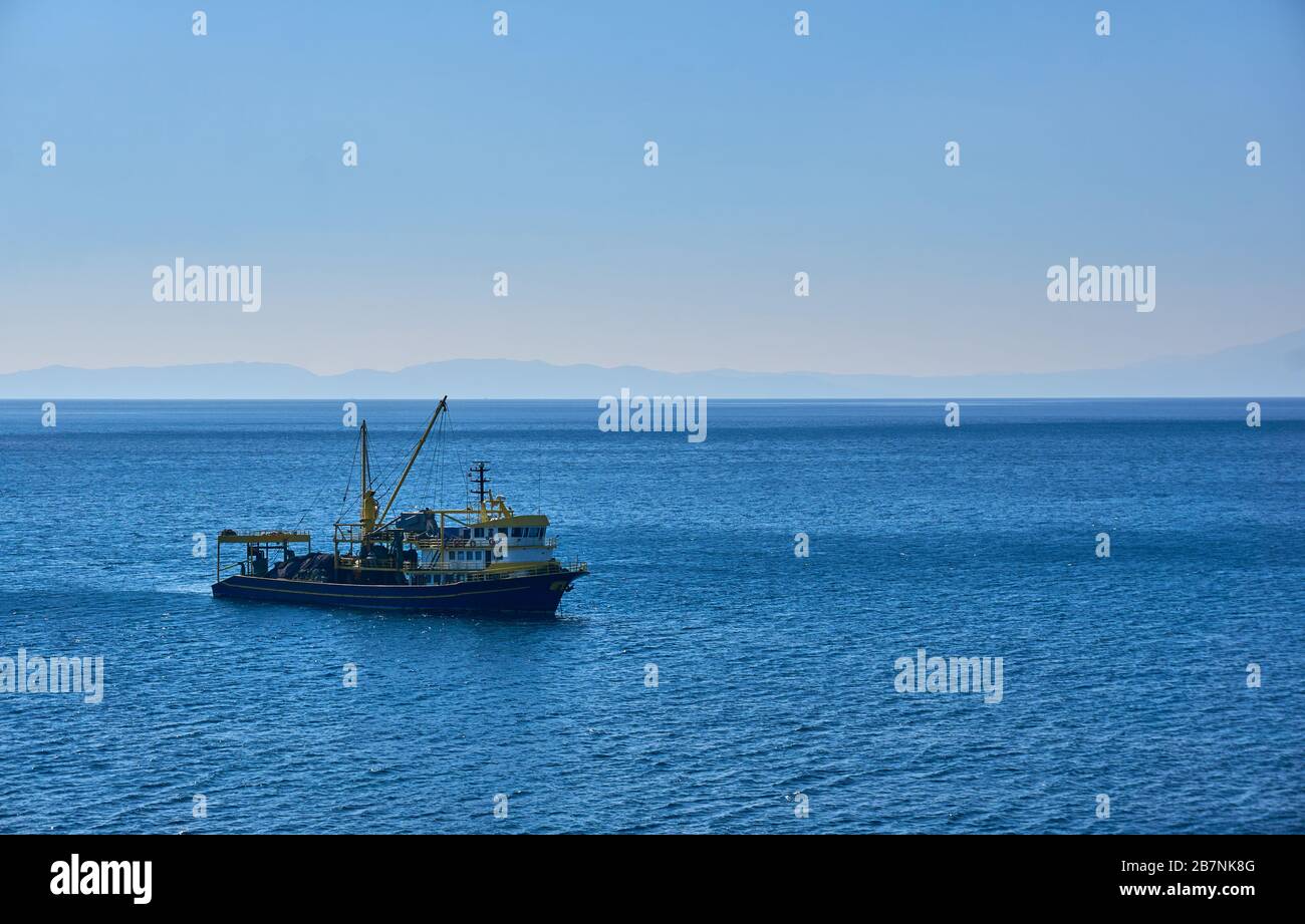 Fish net trawler catch hi-res stock photography and images - Alamy