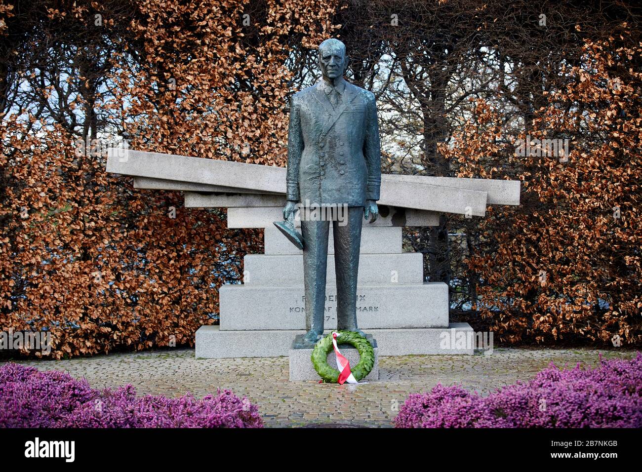 Danish king frederik 9th statue hi-res stock photography and images - Alamy