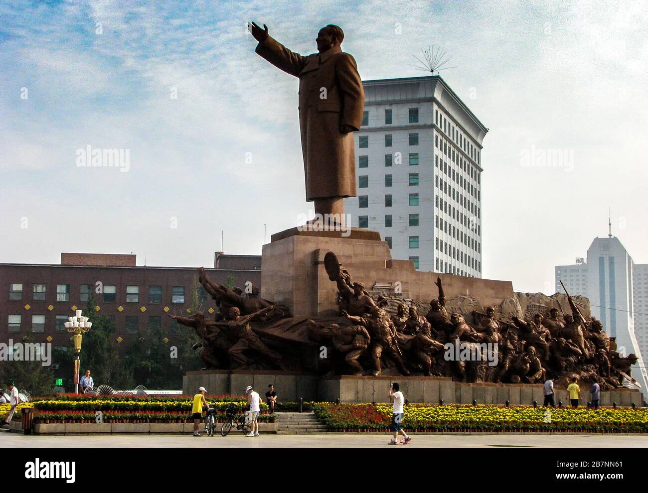 Mao statue shenyang hi-res stock photography and images - Alamy